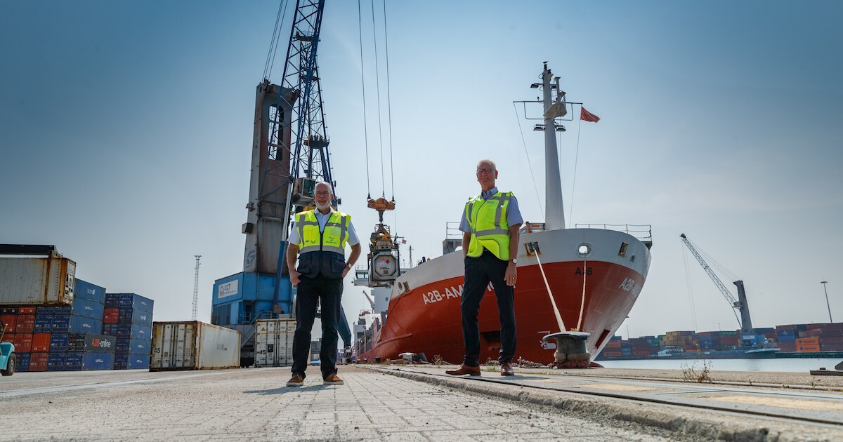‘Reuzelaadpaal voor walstroom opsteker voor het milieu’ | Moerdijk ...