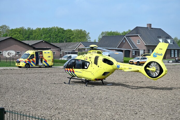 Dode bij ernstig ongeval op het spoor in Berkel-Enschot: auto belandt ...