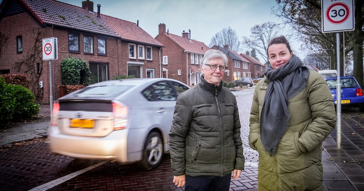 In de Schoolstraat ‘is geen kind meer veilig’: ‘Ze rijden hier als ...