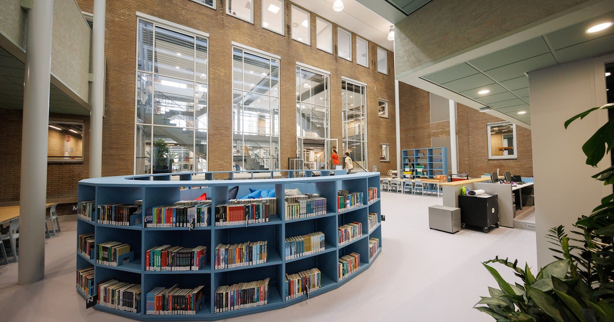 Eerst een plein, nu de nieuwe mediatheek: leerlingen krijgen eindelijk les in vernieuwde ...