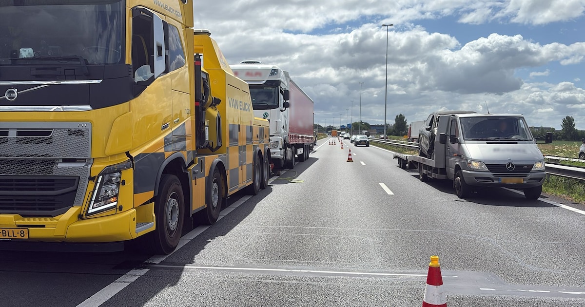 Defecte vrachtwagen zorgt voor file op A27 | Altena | BN DeStem.nl