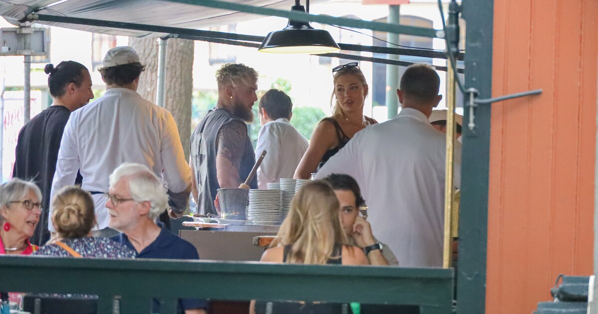 Jutta Leerdam neemt vriend Jake Paul mee naar poffertjeskraam in Laren ...