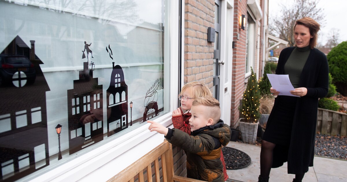 ‘Op jacht’ naar gluurpietjes in coronatijd: zwarte raamfolie ...