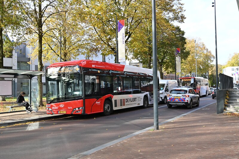 Stadsbus valt stil in centrum Breda: verkeer tijdelijk opgehouden ...