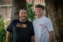 Izzy, Noah en Morris herdenken familiegeschiedenis tijdens Indië ...