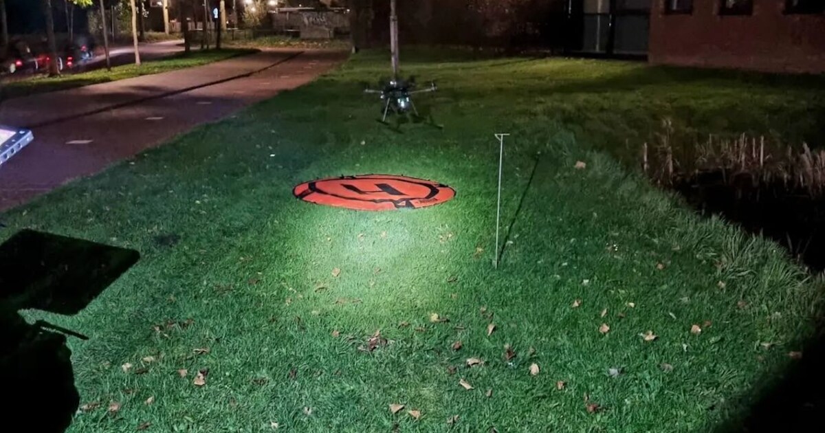 Wijkagenten surveilleren met drone in wijk Hooghuis in Etten-Leur ...