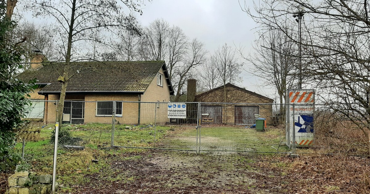 Vleermuizen zitten sloop woonhuis en schuur aan Woestenbergseweg in ...