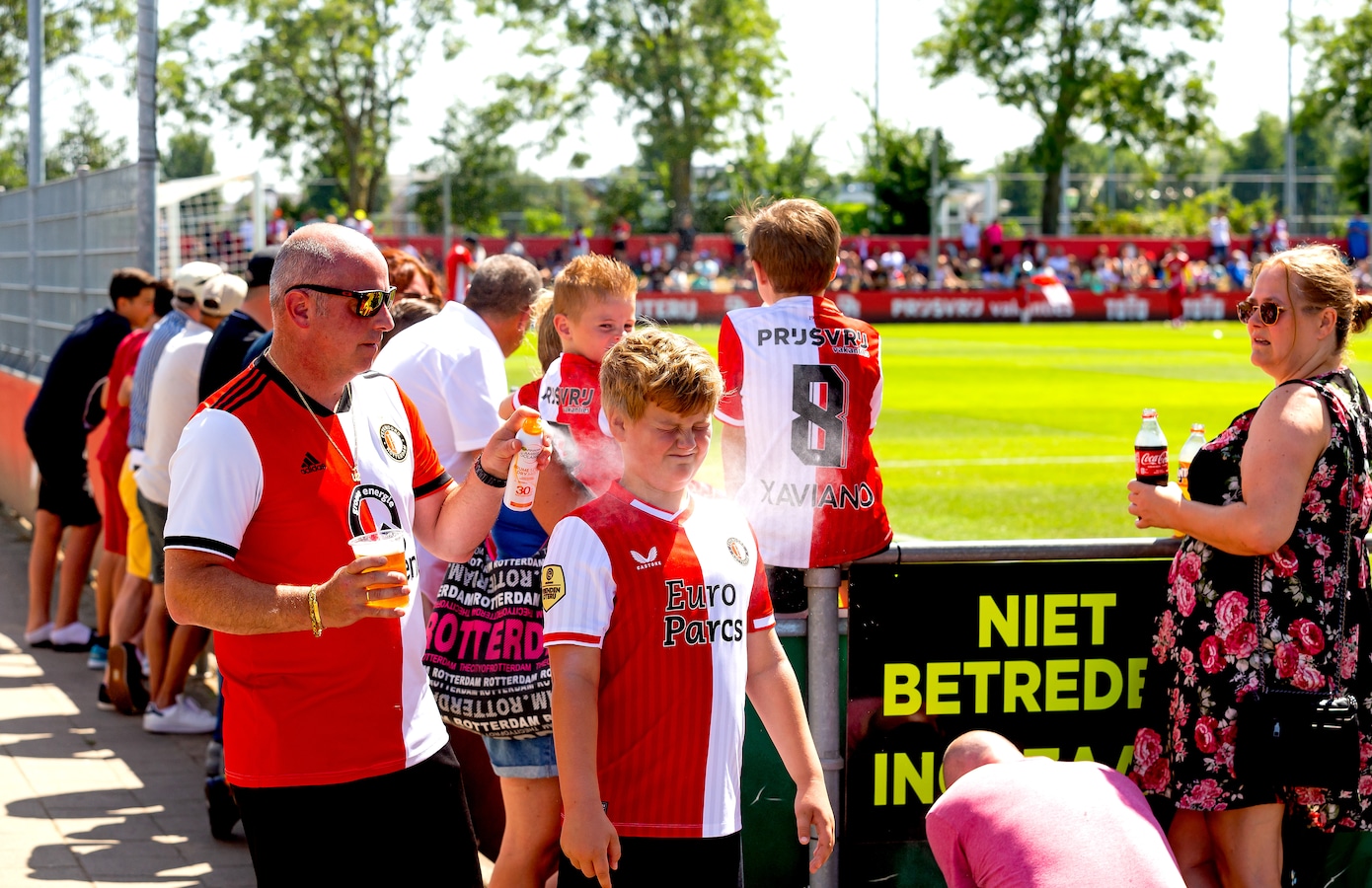 Amateurclub in ban van ‘circus Feyenoord’: extra bier- en patatwagens ...