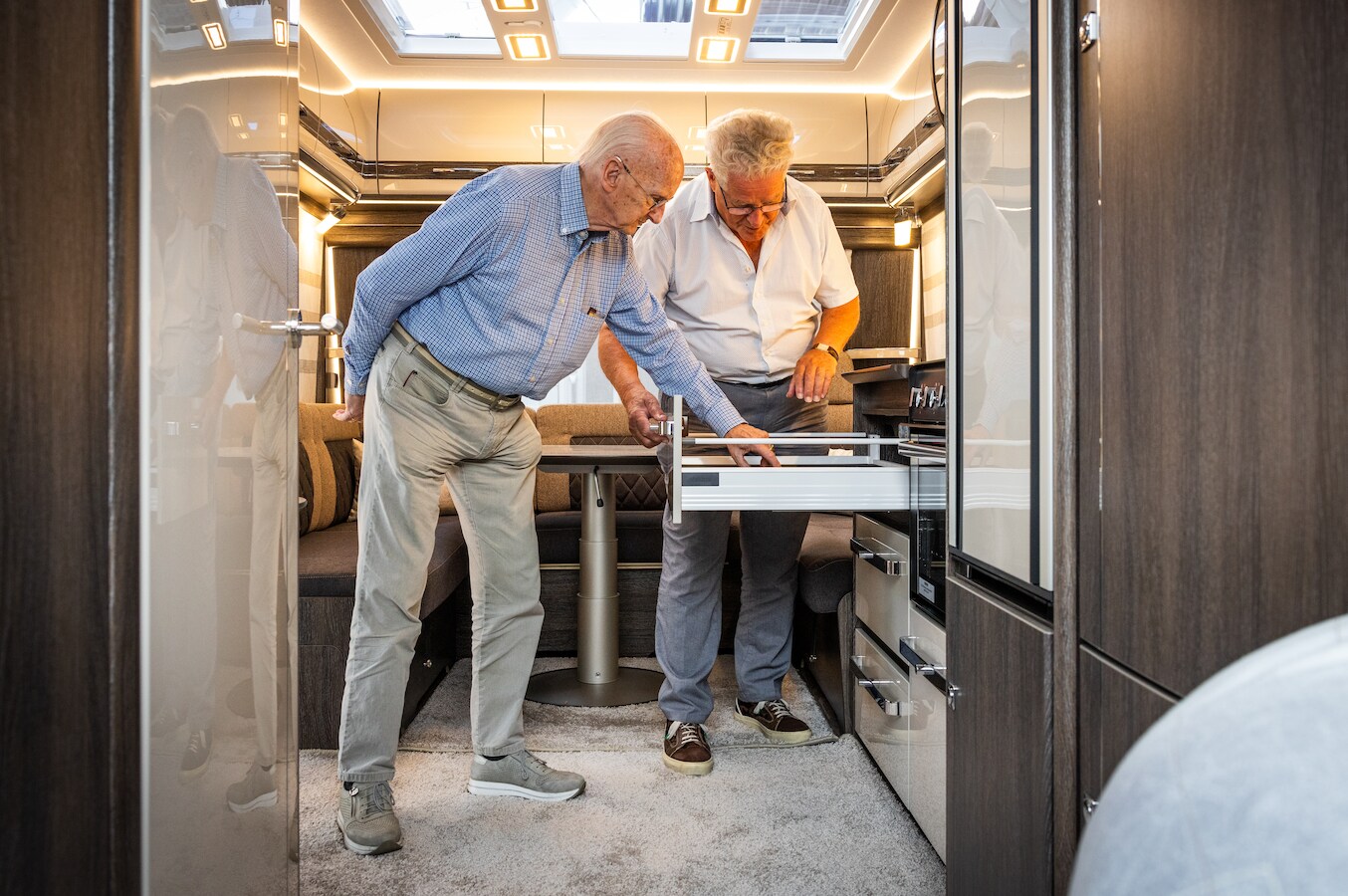 Caravans met vloerverwarming of een koelkast met binnen én buitendeur ...