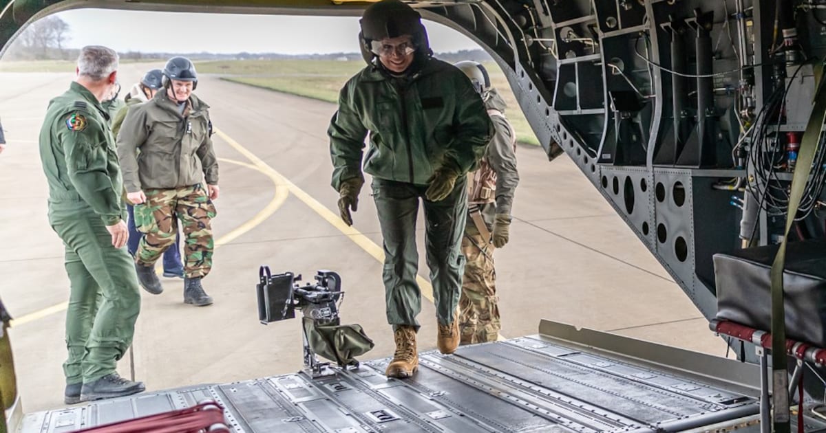 Koningin Máxima onder de indruk van vliegen met Chinook met ‘hele grote ...