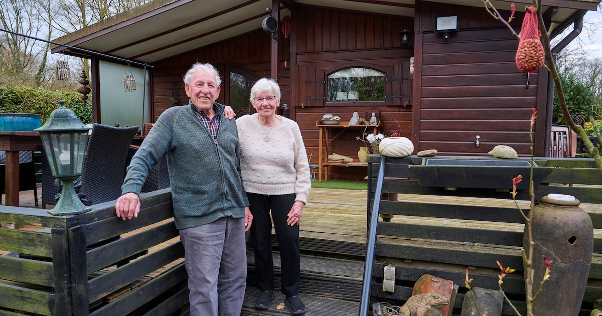 Terwijl luxe vakantiehuizen gepland worden, weten Tiny (84) en Mari (87 ...