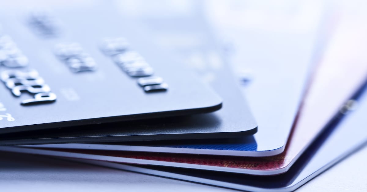 Rucphenaar is drie Eindhovense helpdeskfraudeurs te slim af, bankpassen ...