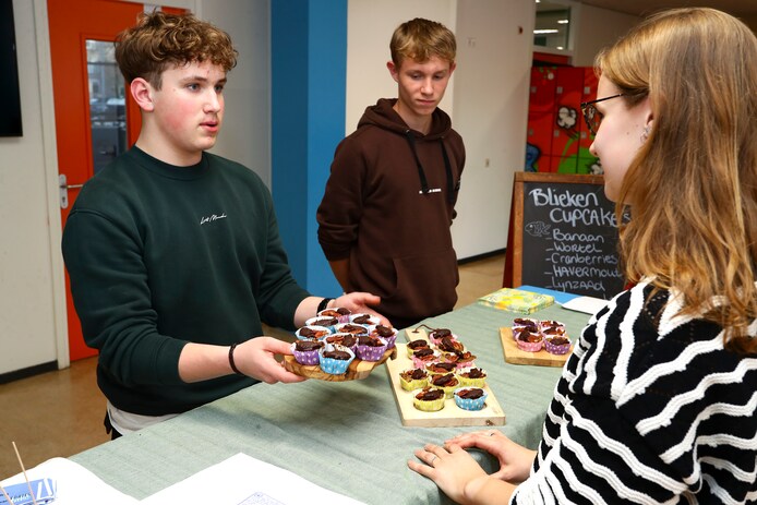 Leerlingen Fortes Lyceum bakken een gezond alternatief voor het Gorcums ...
