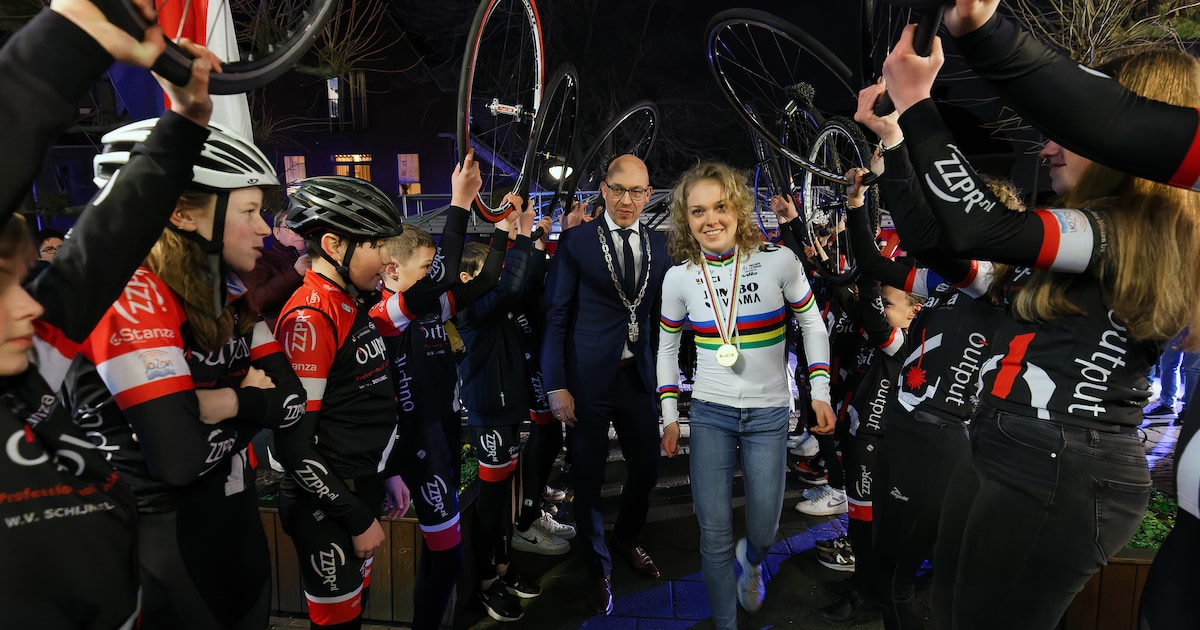 Erehaag en onderscheiding voor wereldkampioene Fem van Empel uit Den ...