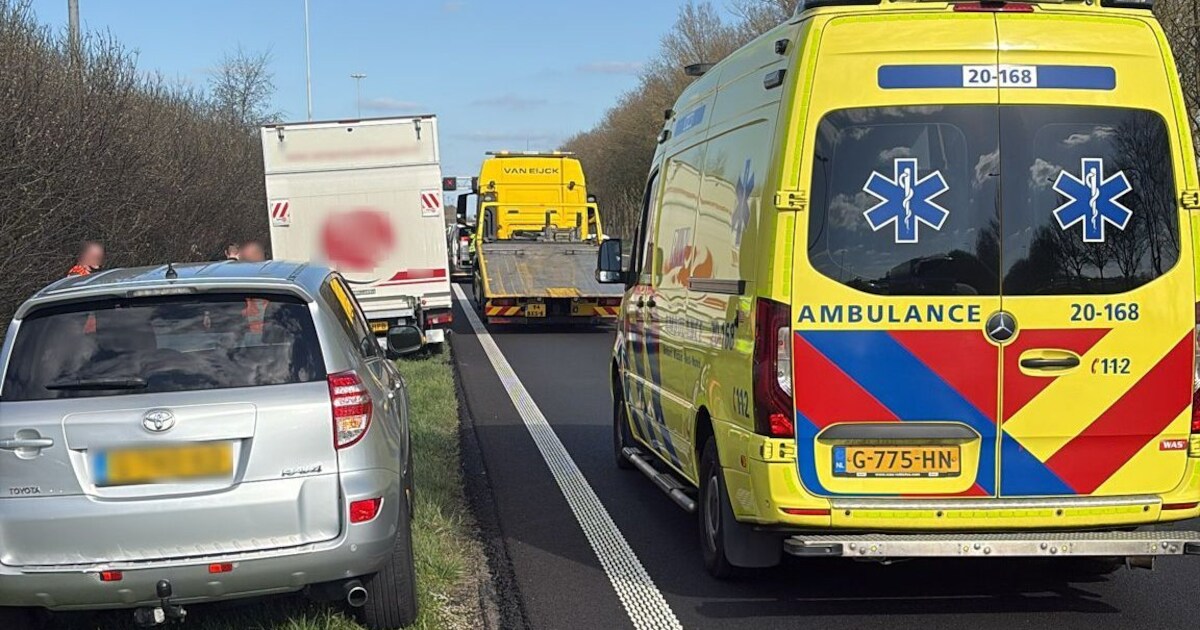 File lost op na botsing tussen auto en vrachtwagen op A58 bij Bavel, op hoogtepunt bijna uur ...