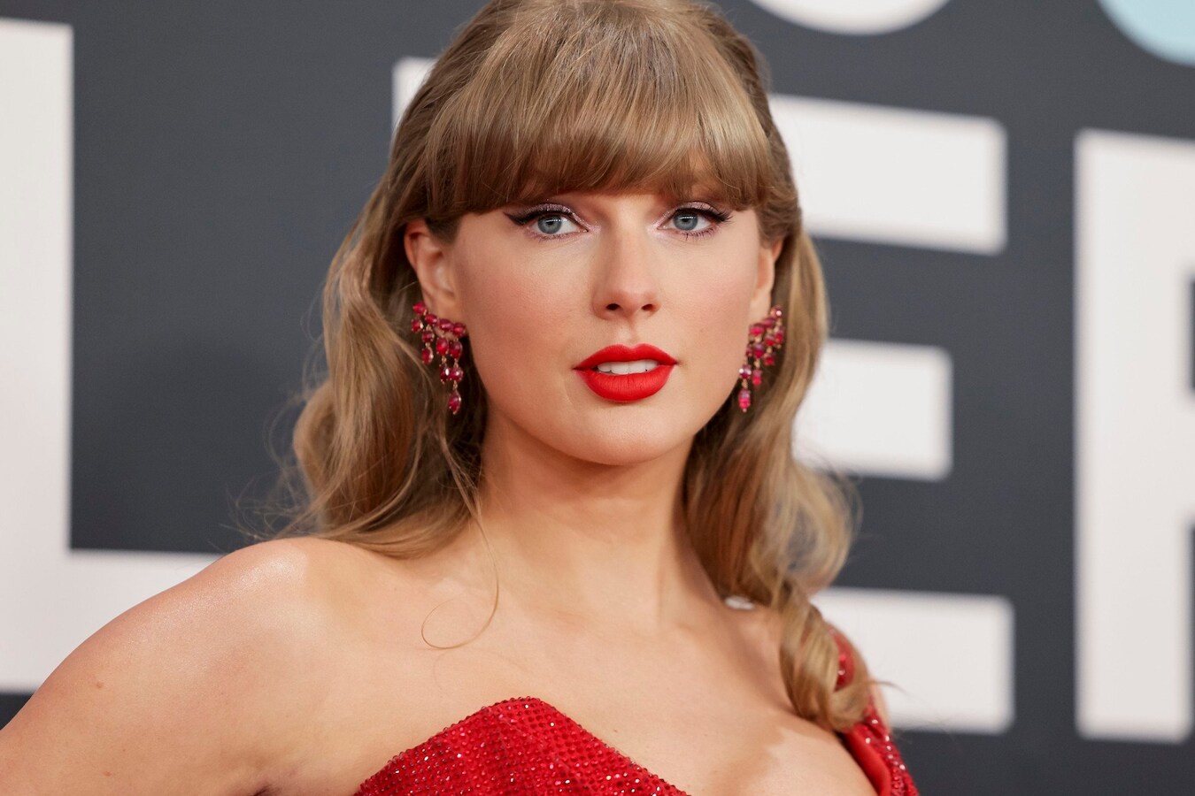Taylor Swift op 1 in albumlijst: plaat is 12,5 keer zo vaak verkocht en gestreamd als Pommelien ...