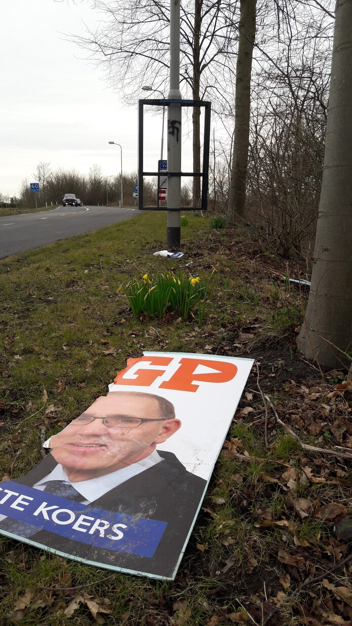 SGP-posters wéér beklad met hakenkruizen in Yerseke | Bergen op Zoom ...