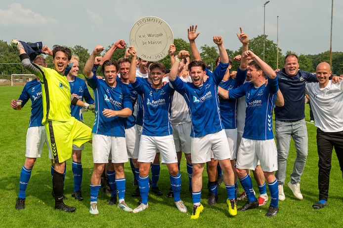 Waspik-speler zit op een roze wolkendek: voor de eerste keer vader en ...