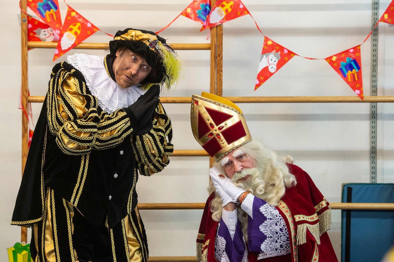 Toen Bram van der Vlugt stopte, ging het pak van de Sint naar ...