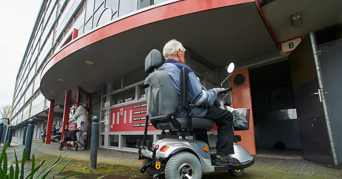 Scootmobiel mag niet meer in de lift: ‘Hoe moet ik dan thuiskomen ...