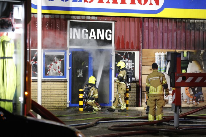 Weer een grote brand op bedrijventerrein Kruisakkers in Bergen op Zoom, politie sluit opzet niet ...