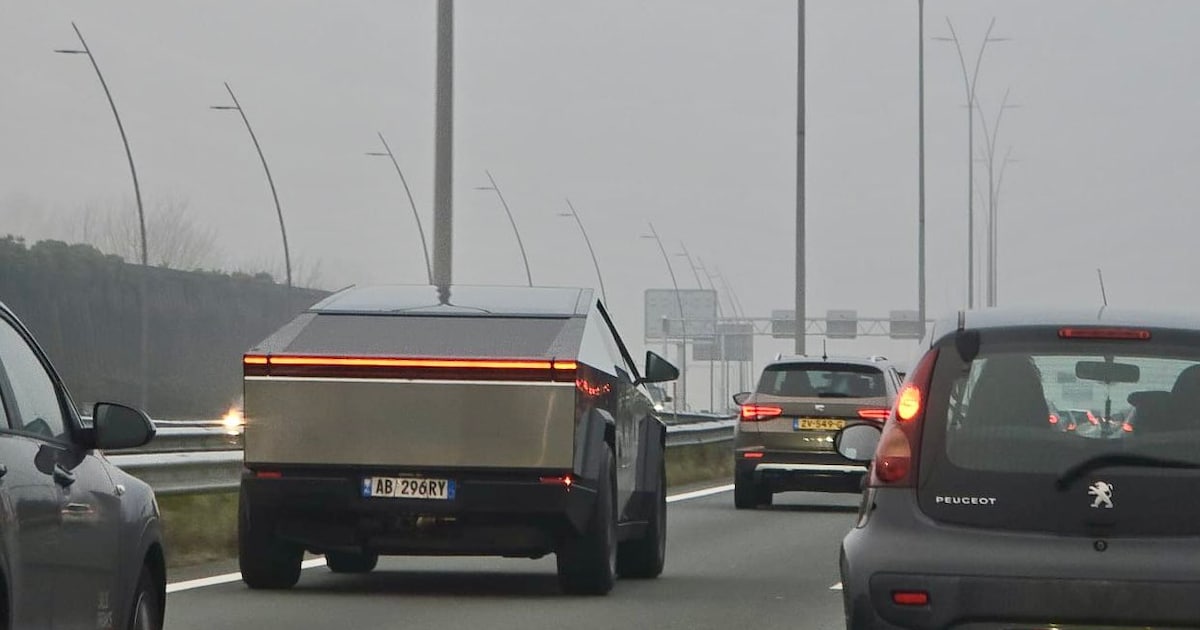 Kogelwerende, peperdure Tesla Cybertruck van rapper Kosso gespot op ...