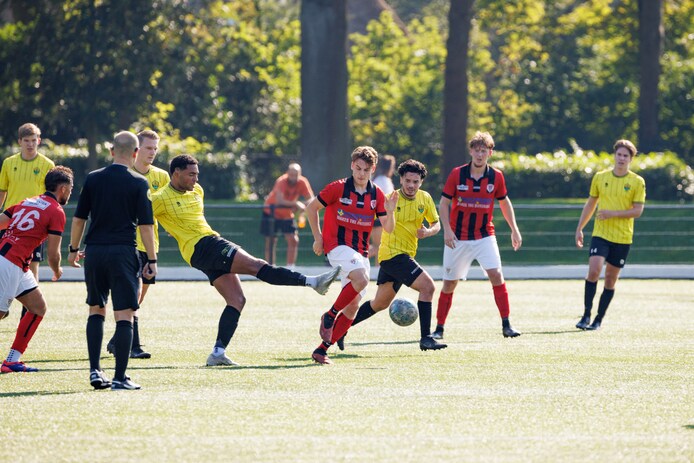 Wedstrijd Halsteren wordt gestaakt nadat er met kanker wordt gescholden ...