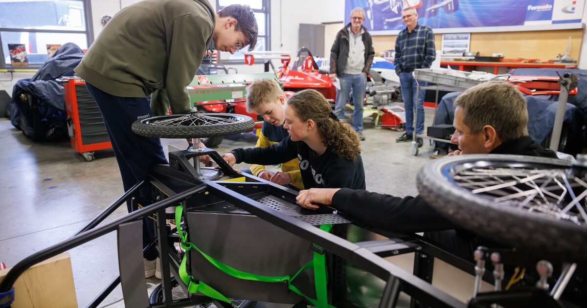 Ilse, Stan en Ruben bouwen hun eigen energiezuinige kart, waarmee ze ...