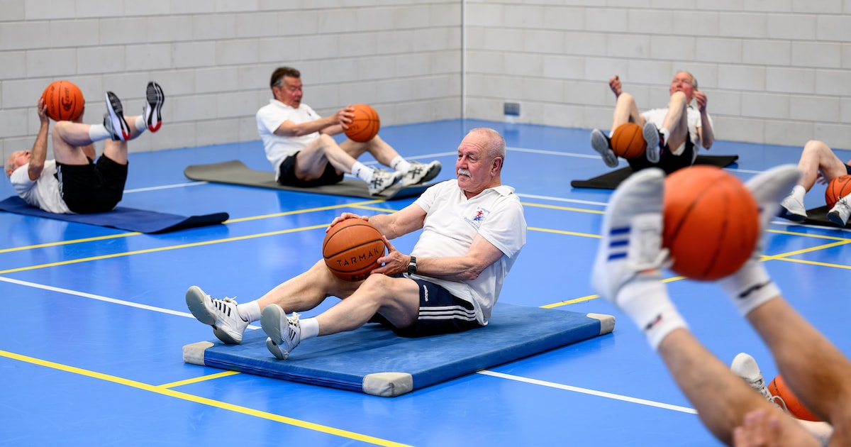 Deze mannenclub gymt al 40 jaar samen: ‘Eén keer deden de vrouwen mee ...