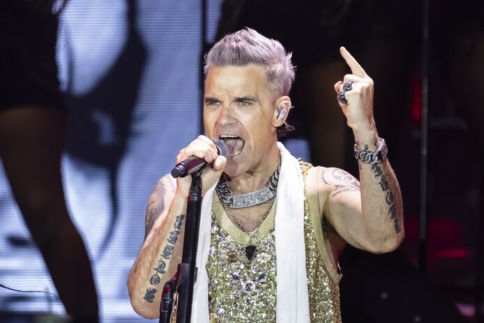 Robbie Williams opent eerste eigen kunstexpositie in Moco Museum ...