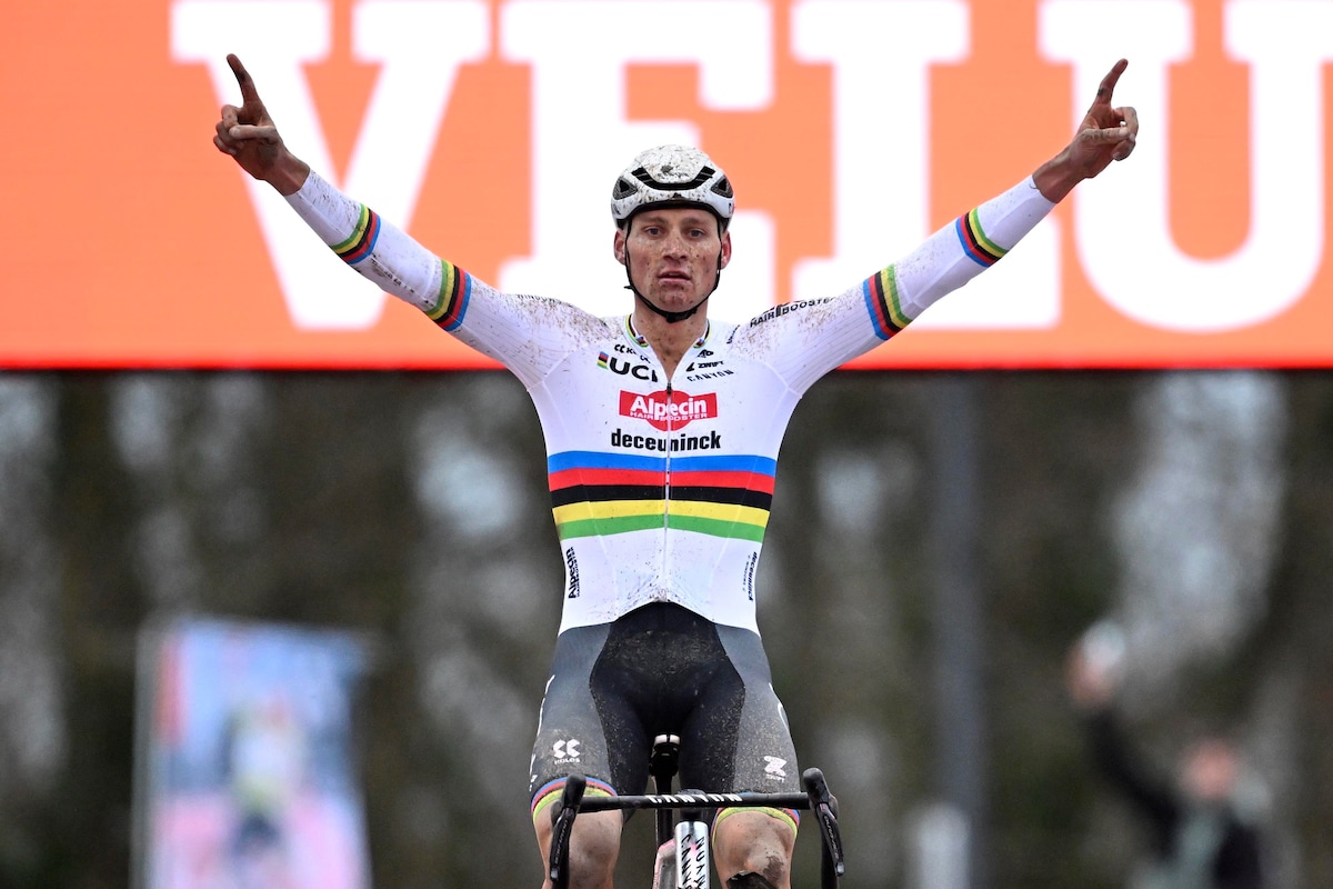 Van der Poel wint bij zijn rentree door stevige uithaal in de slotronde ...
