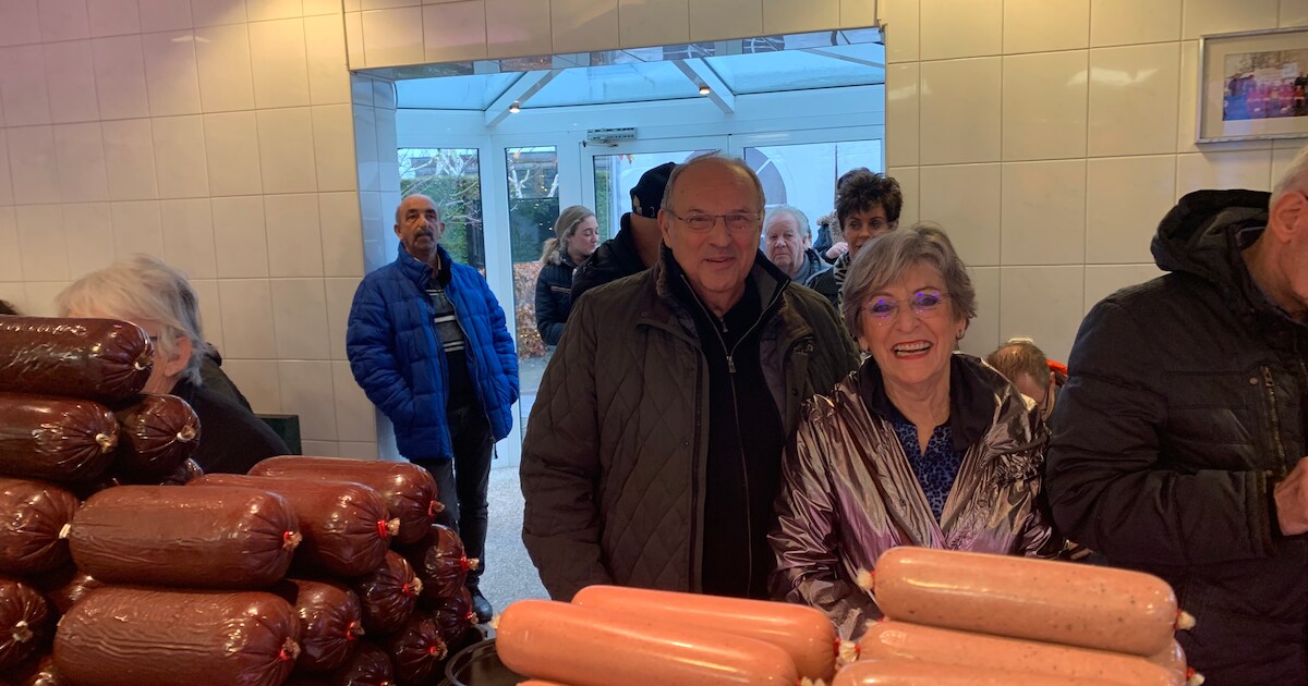 In de rij bij de slachterij: ‘Iedereen komt naar Wagenberg voor onze ...