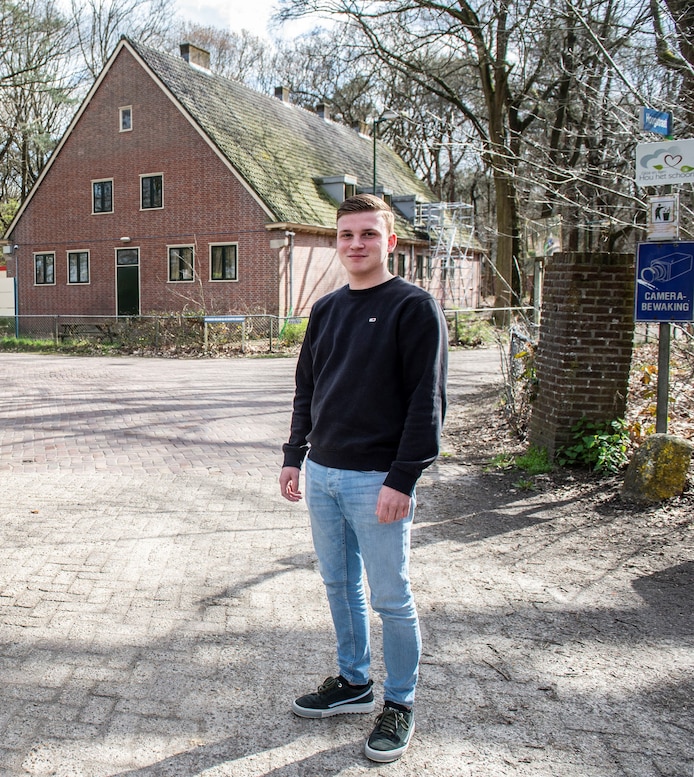 Politie en COA zetten bestolen student onder druk: ‘De boodschapper ...