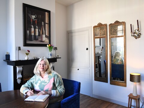 Ze woont in een toeristische attractie, maar daar kan Marie-José prima ...