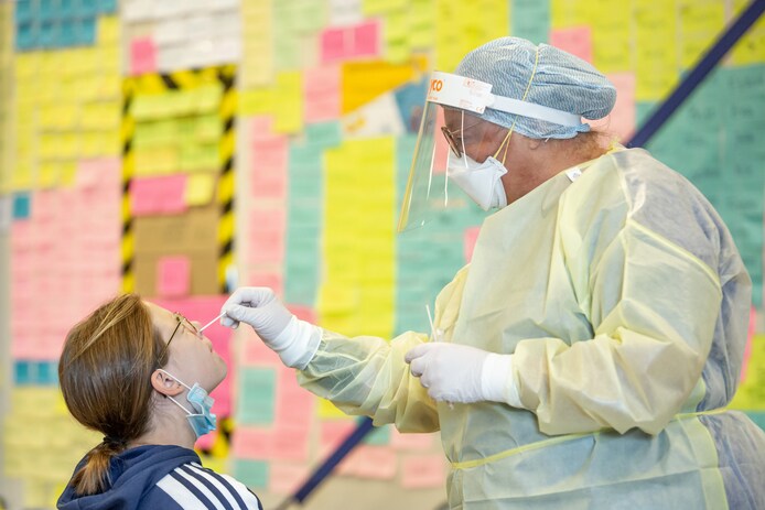 Tholen bungelt aan staart coronavaccinaties: grote zorg bij artsen Bravis ziekenhuis | Bergen op ...