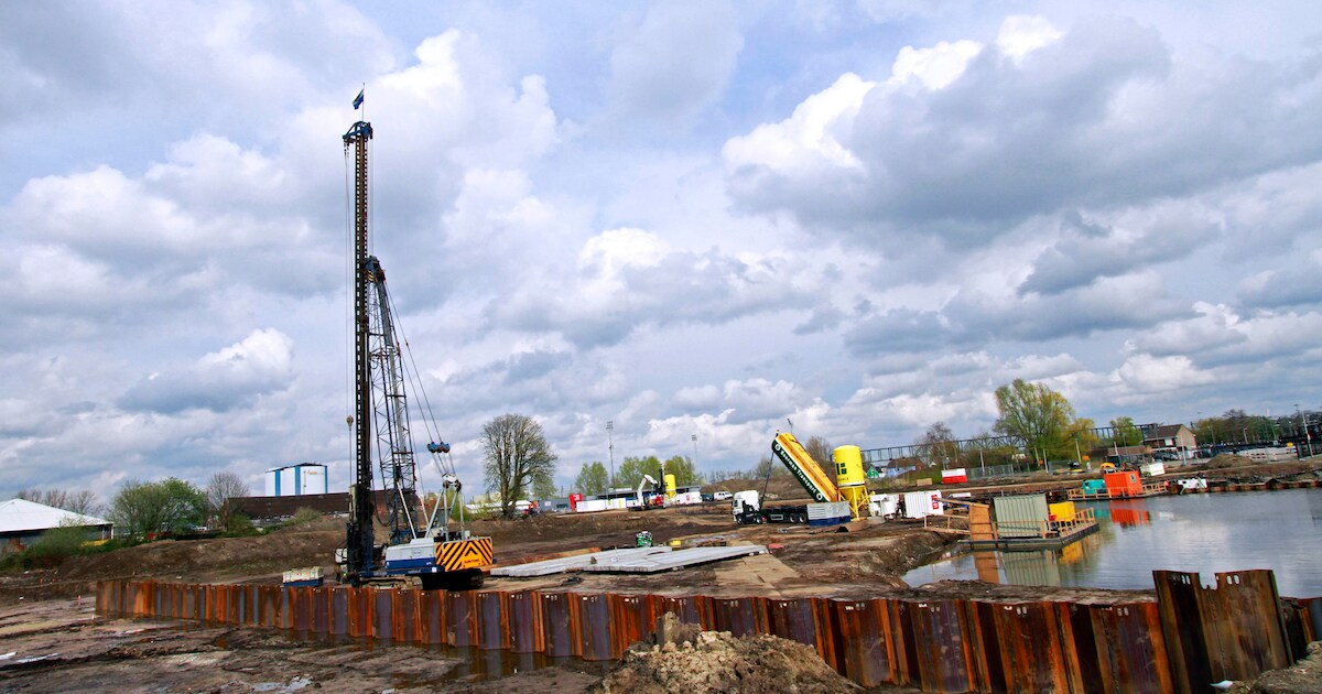 Fundering voor 'luie' trap zwaaikom Stadsoevers | Regio | BN DeStem.nl