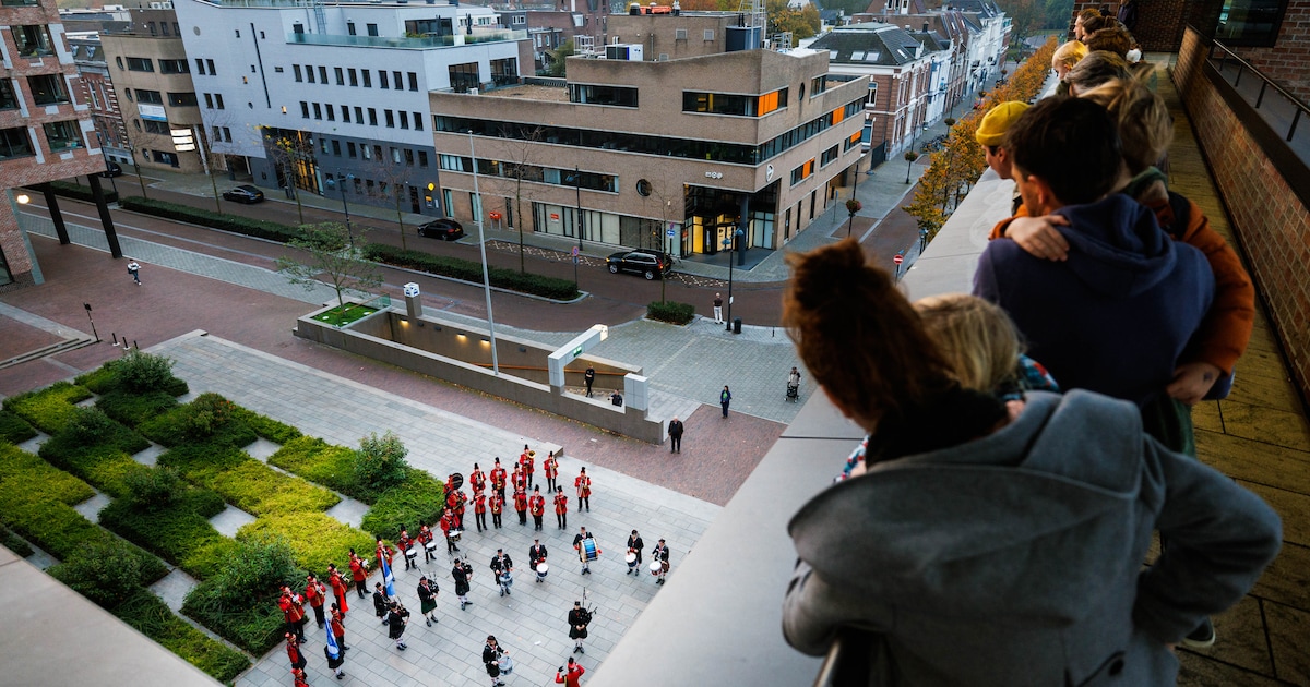 Breda sluit stationstrap centrumzijde af: overlast loopt de spuigaten ...