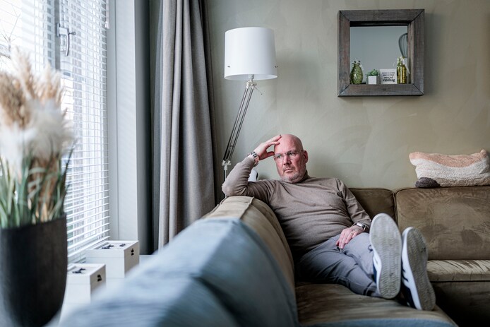Marcel moet leven met acht keer per dag messen door zijn hoofd (en nu ...