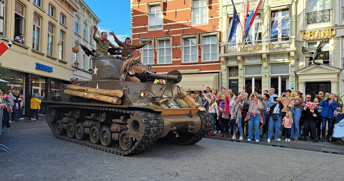 Tanks en legerhelmen: dit zijn de eerste beelden van het defilé in ...