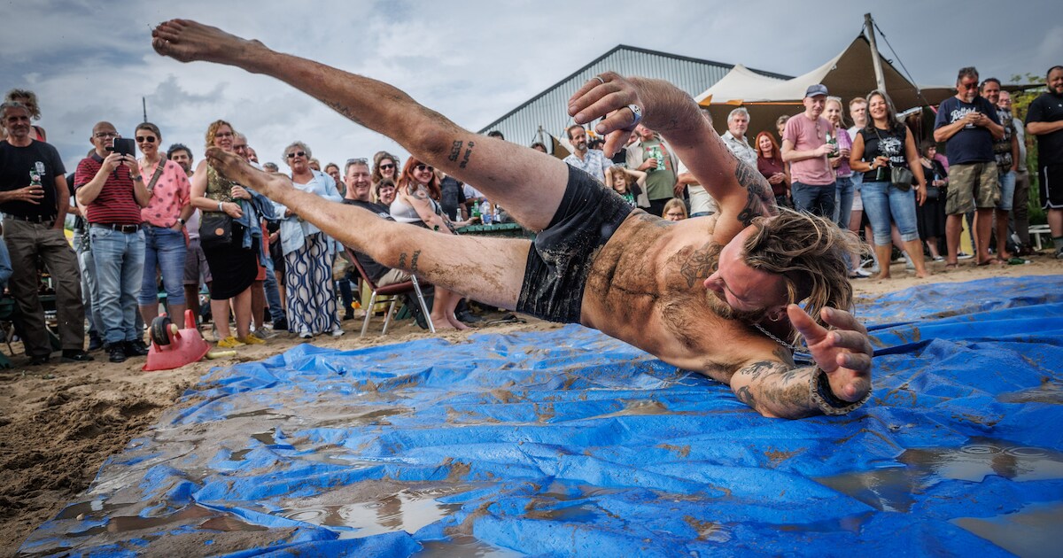 Rocken, rollen en moddergevechten: Mødderfest maakt de thuisblijvers in ...