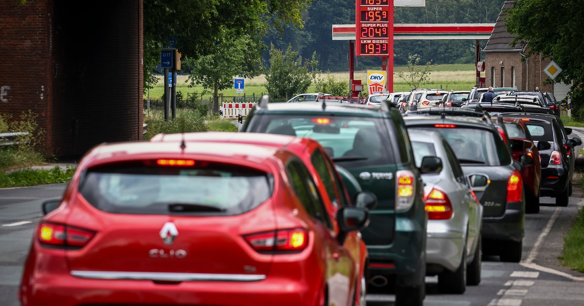 Benzineprijs op weg naar recordhoogte: dit ga je aan de pomp merken van ...