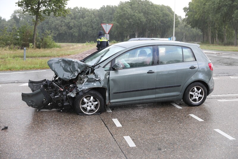Gewonde bij botsing in Bergen op Zoom, slachtoffer naar het ziekenhuis ...