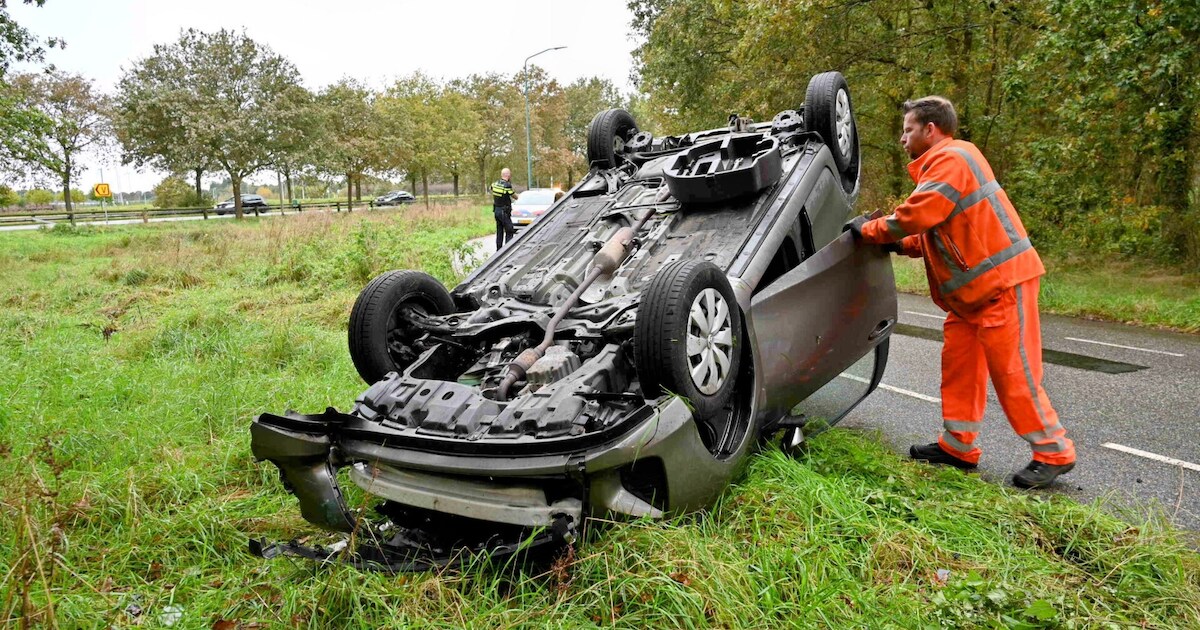 Auto vliegt uit de bocht in Ulvenhout, bestuurder komt met de schrik ...