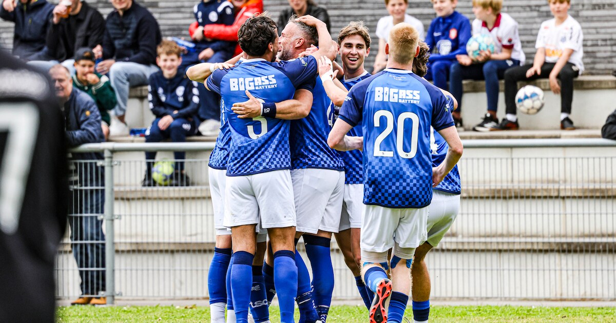 David Israel kopt in de zesde minuut van de extra tijd de gelijkmaker ...