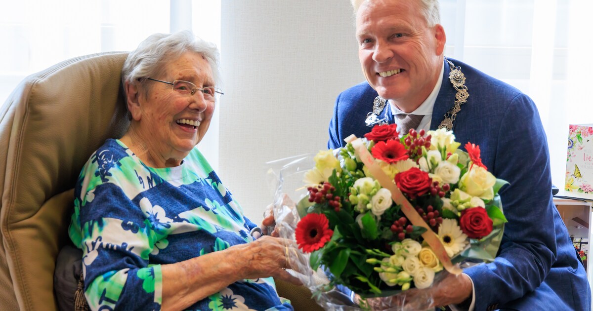 Roosendaal viert 101e verjaardag van Toos van de Watering-Scheepers ...