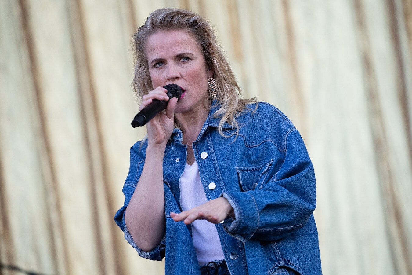 De wetlook staat Ilse de Lange fantastisch: dit moet ze zeker in haar ...