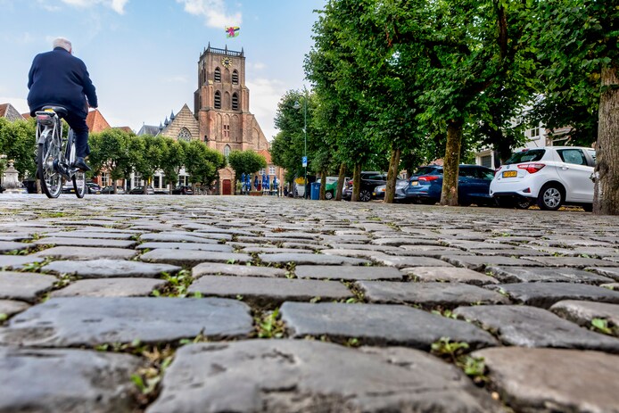 Geertruidenberg draait bezuiniging op beter fietspad voor 'stuiterende' Markt terug ...