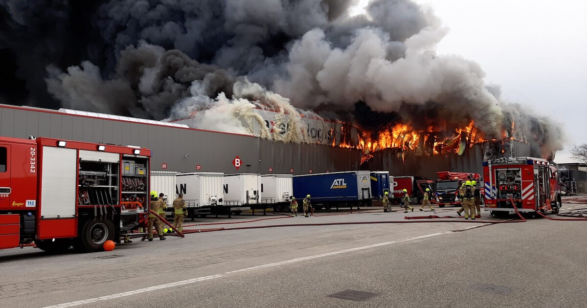 Hoe onveilig waren al die stukjes zonnepanelen na grote brand bij Axell Logistics in Etten-Leur ...