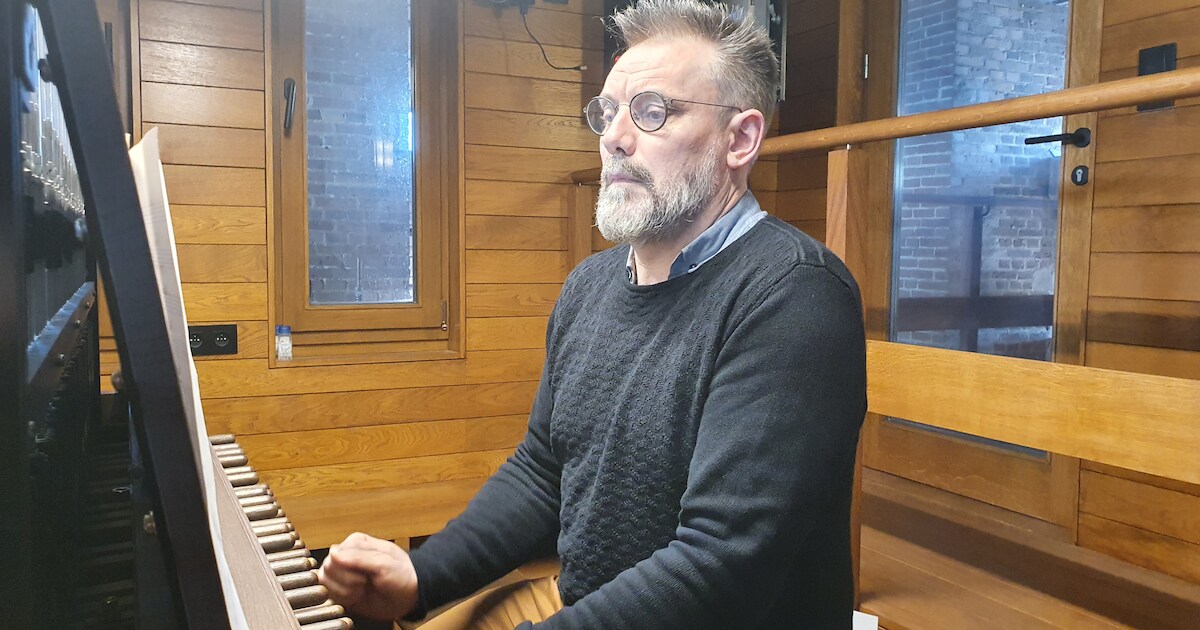 Luc Dockx bespeelt Roosendaals carillon | Roosendaal | BN DeStem.nl