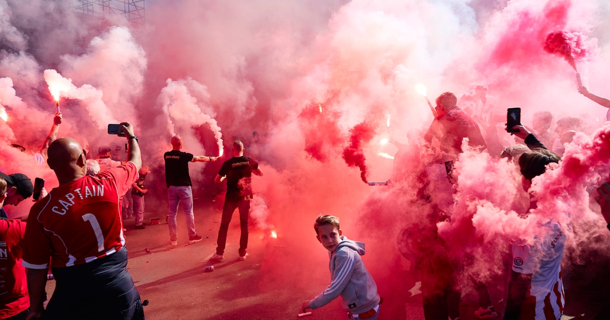 Man (18) uit Bergen op Zoom meldt zich voor vuurwerkincident PSV-feest ...